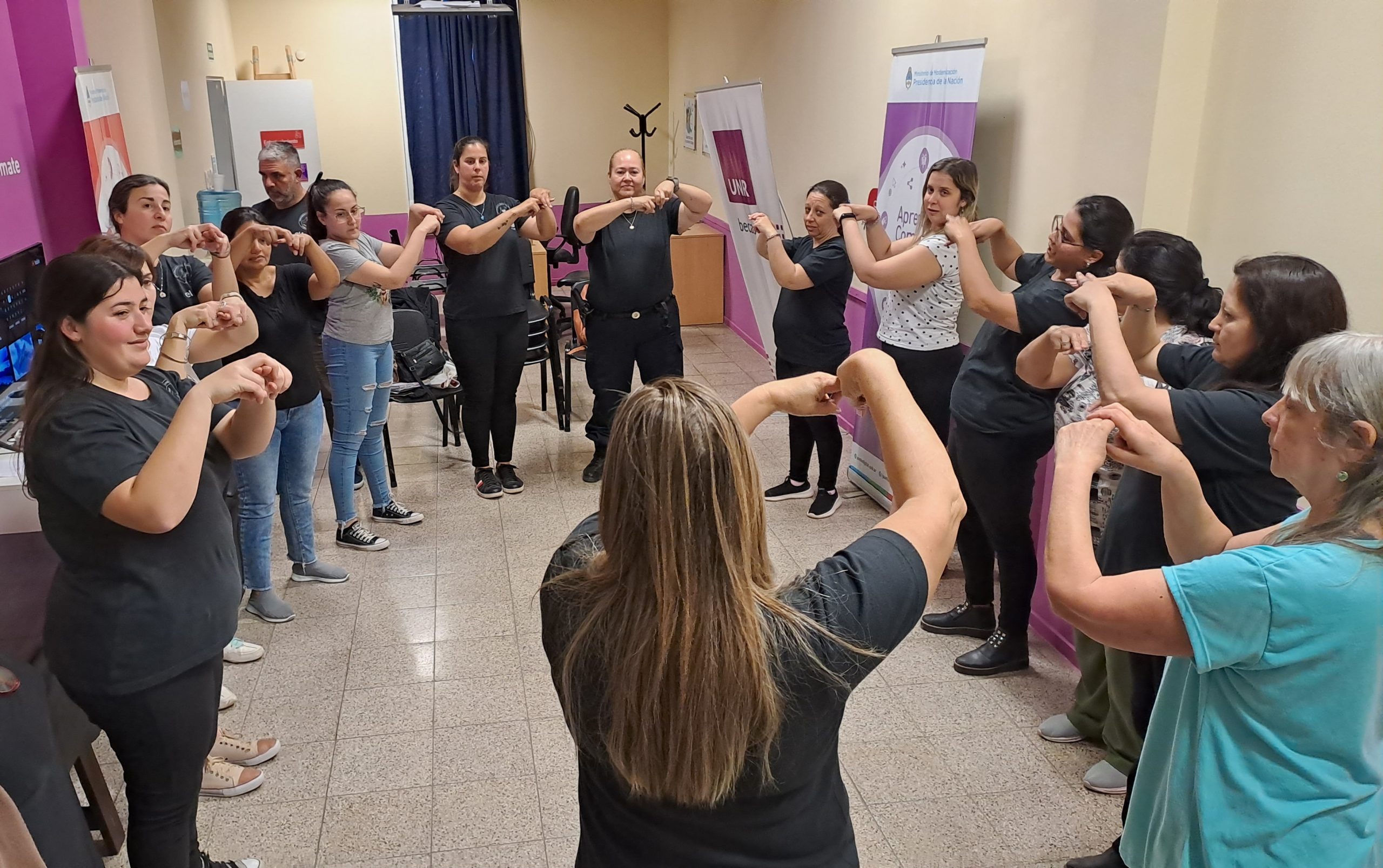 Comenzó a dictarse un nuevo curso de Lengua de Señas | Municipalidad de El Trébol