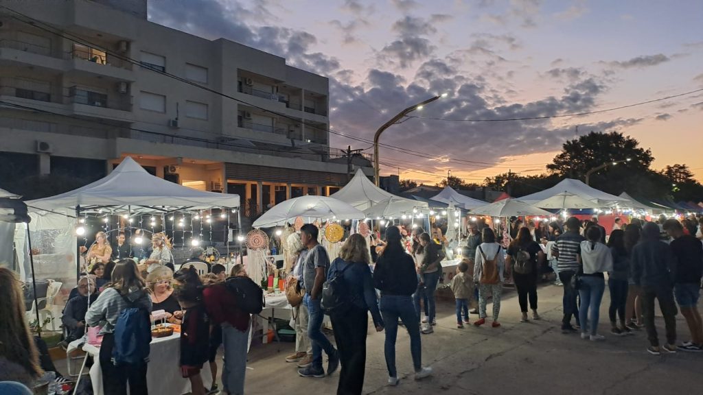 Una multitud visitó la primera edición de “Feria de Navidad – El Trébol ...